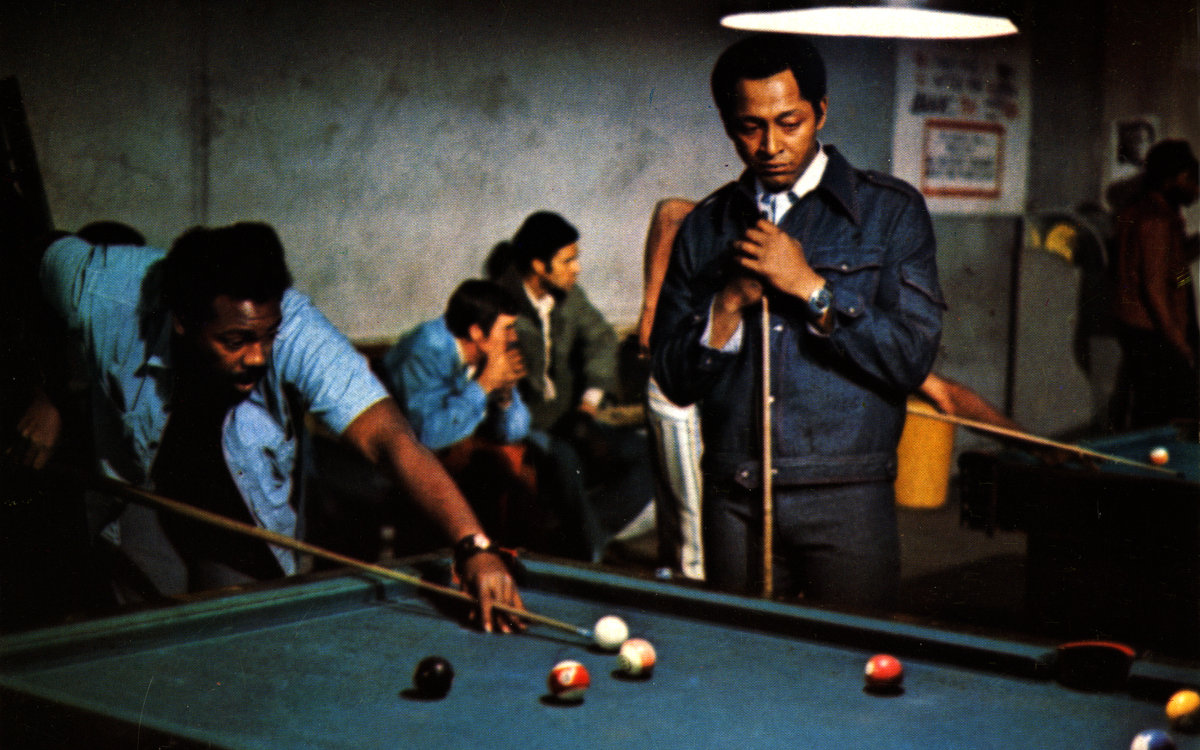 FilmScene - THE SPOOK WHO SAT BY THE DOOR